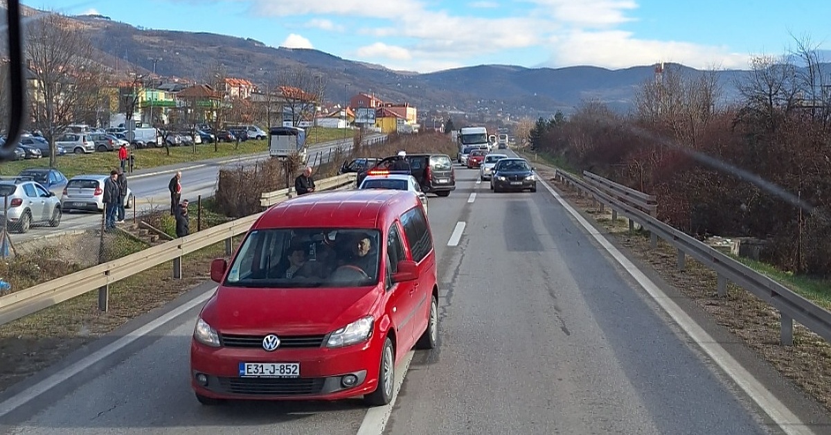 Sudar dva vozila na magistralnom putu kod Zenice, ima povrijeđenih osoba
