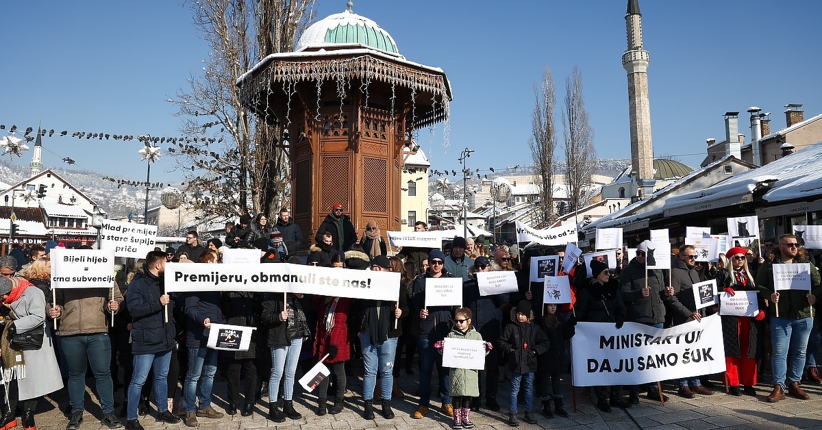 Protesti mladih u Sarajevu nezadovoljnih subvencijama za stanove ...