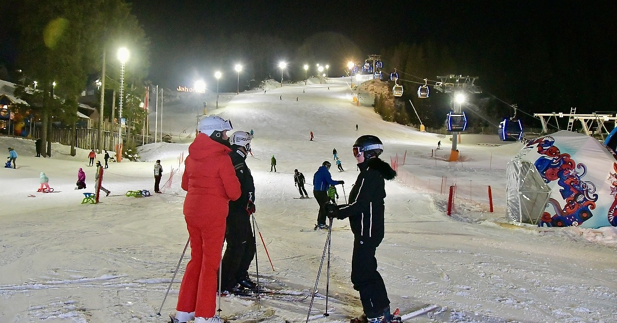 Pogledajte atmosferu s noćnog skijanja na Jahorini, posjetitelji uživali u zimskoj čaroliji