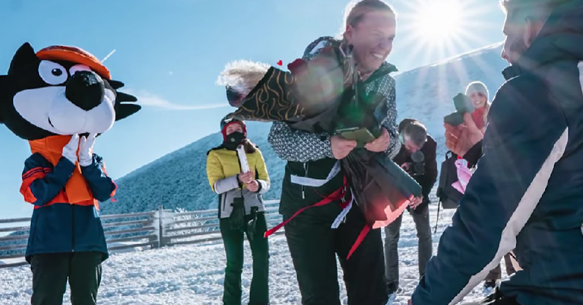 Na vrhu Bjelašnice su pronašli ljubav: Neobična prosidba para na ...