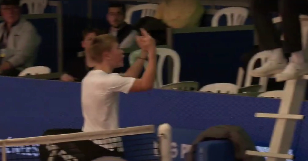 Mladi teniser (13) šokirao sramnom gestikulacijom ka sudiji pa u suzama ...