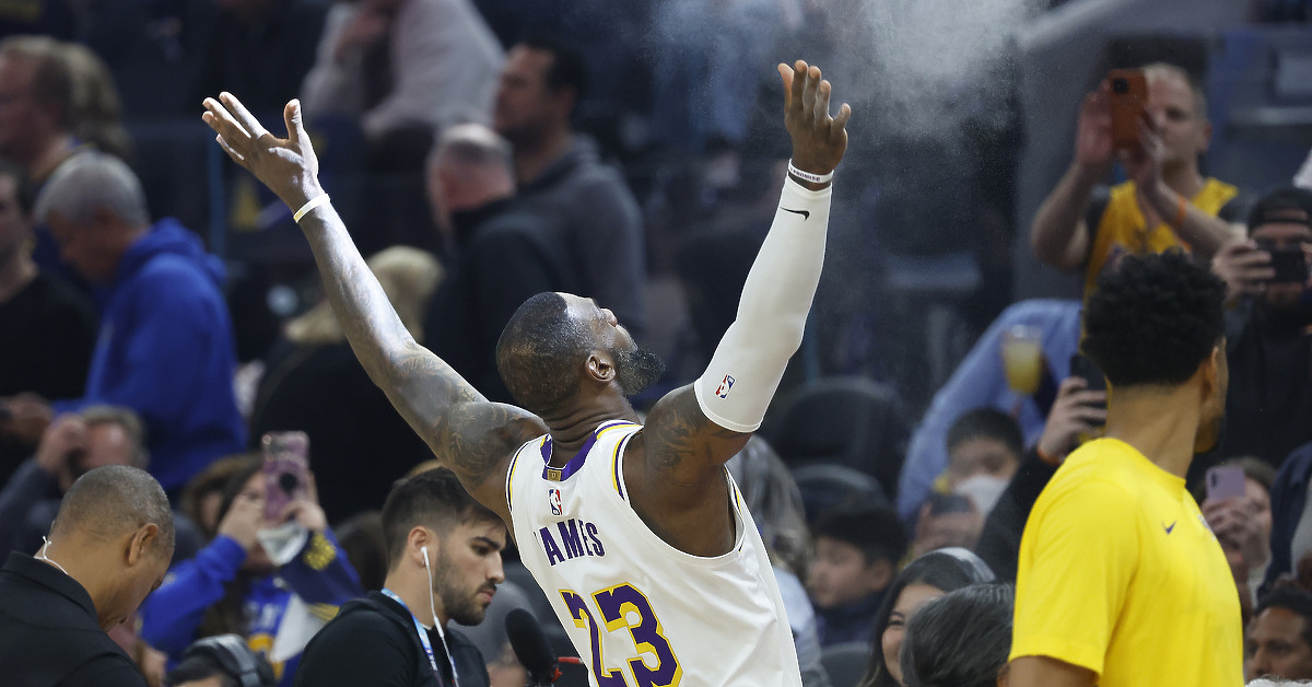 Sjajni LeBron i Davis odveli Lakerse do pobjede, Dončić ubacio "samo ...