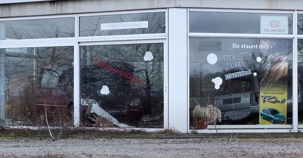 U napuštenom salonu u Njemačkoj još su KIA modeli i stari Volkswagen ...