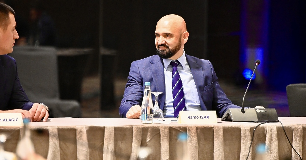 Ramo Isak: Montiraju se slučajevi protiv mene, ovo može samo u MUP-u ... Ramo Isak: Montiraju se slučajevi protiv mene, ovo može samo u MUP-u ...