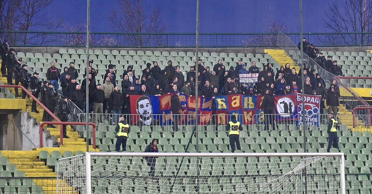 Sarajevska policija zbog koncerta Lepe Brene zabranila navijačima Borca ... Sarajevska policija zbog koncerta Lepe Brene zabranila navijačima Borca ...