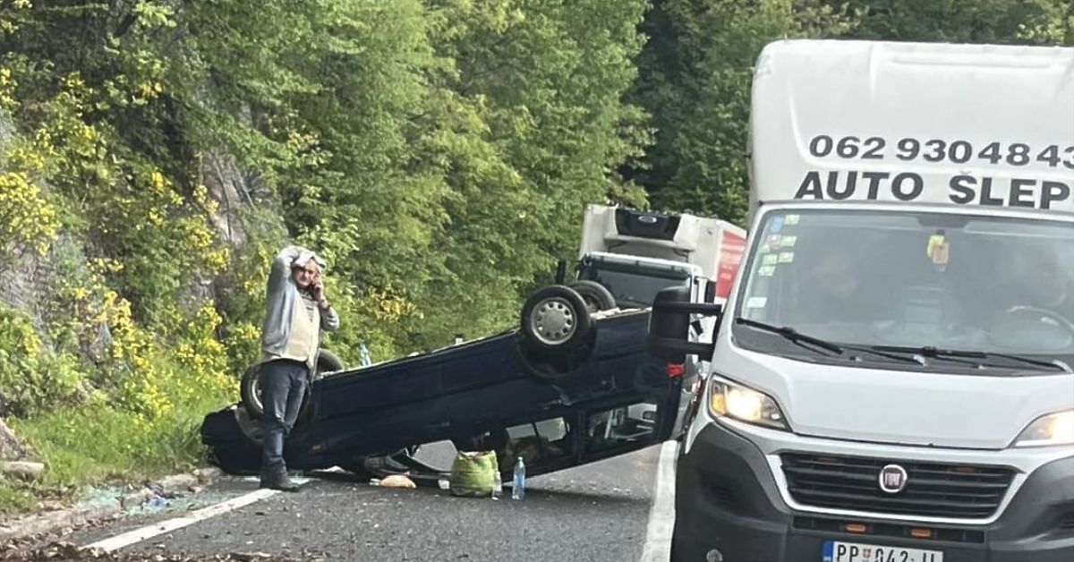 Saobraćajna nesreća kod Konjica, automobil završio na krovu