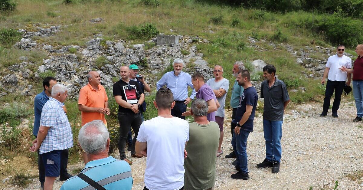 Nakon što su danima bili bez vode, uspostavljeno vodosnadbjevanje u ...