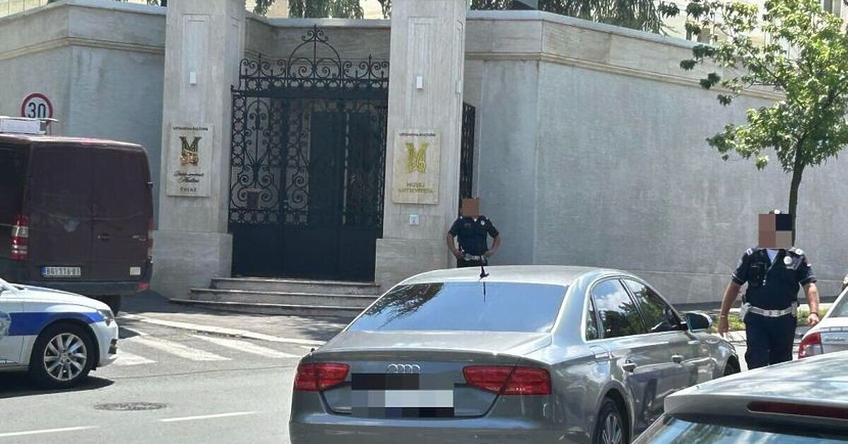 Muškarac iz samostrijela u vrat pogodio pripadnika Žandarmerije kod ambasade Izraela u Beogradu