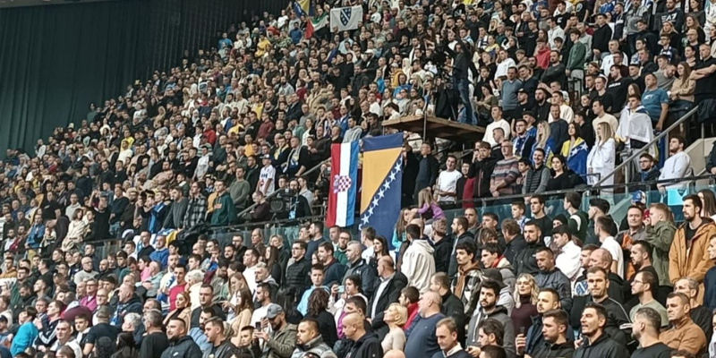 Iz Sarajeva poslana lijepa slika u region: Zastave Hrvatske i BiH jedna ...