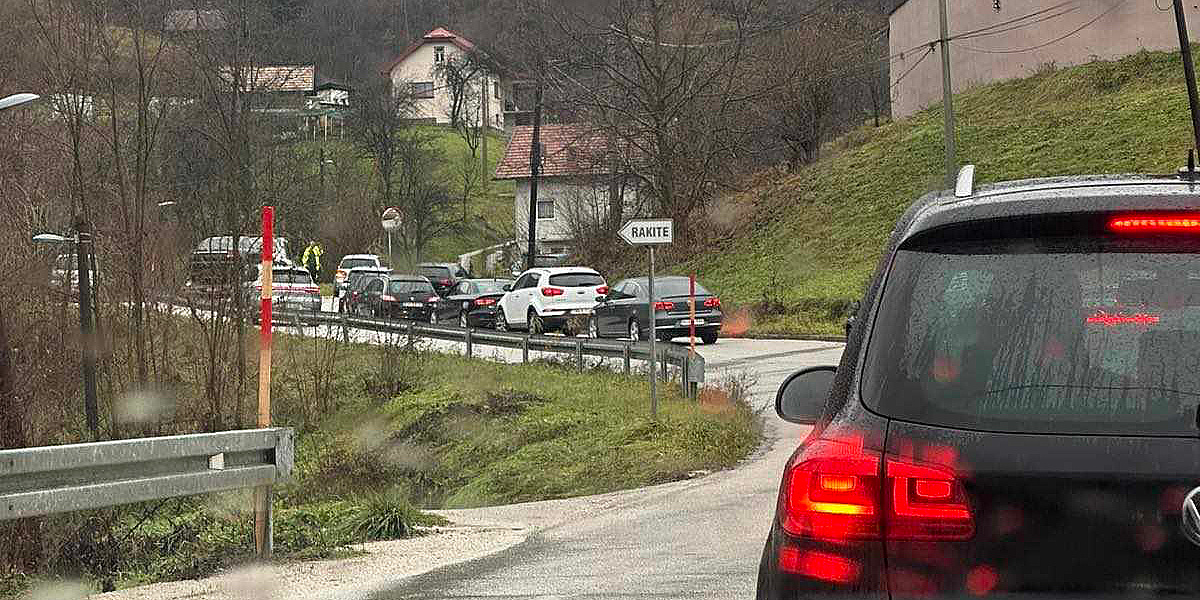 Pet osoba povrijeđeno u sudaru dva vozila kod Zenice