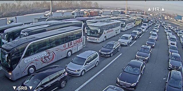 Kolone vozila duge čak 19 kilometara na granici Hrvatske i Srbije ...