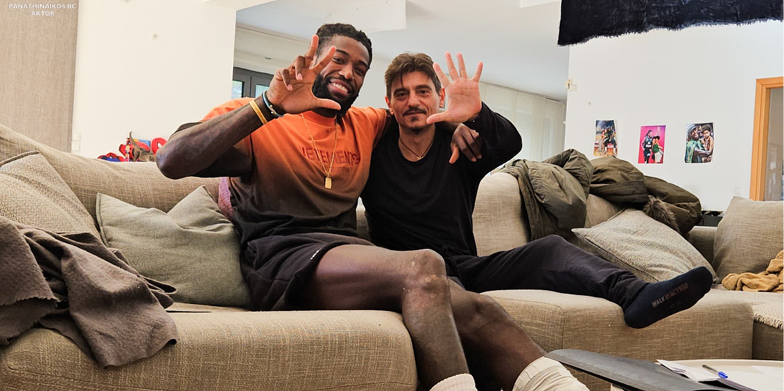 S gipsom na nozi: Lessort na najoriginalniji način potvrdio potpis ugovora