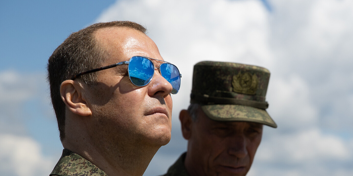 Jesu li hektolitri votke uzeli danak: Medvedev političarki zbog lažne ...