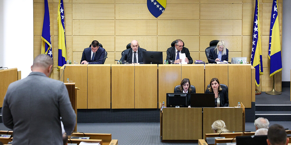 Jednoglasno usvojen zakon o zaštiti od nasilja u porodici i nasilja nad ...