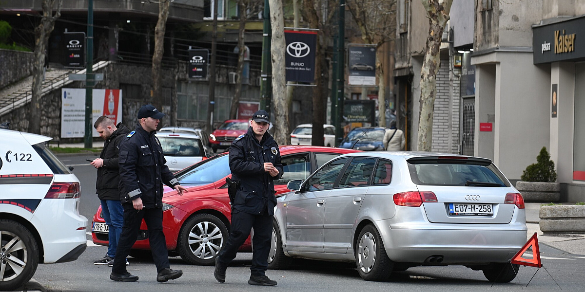 Sarajevo: Saobraćajna nesreća u Alipašinoj ulici, jedna osoba povrijeđena