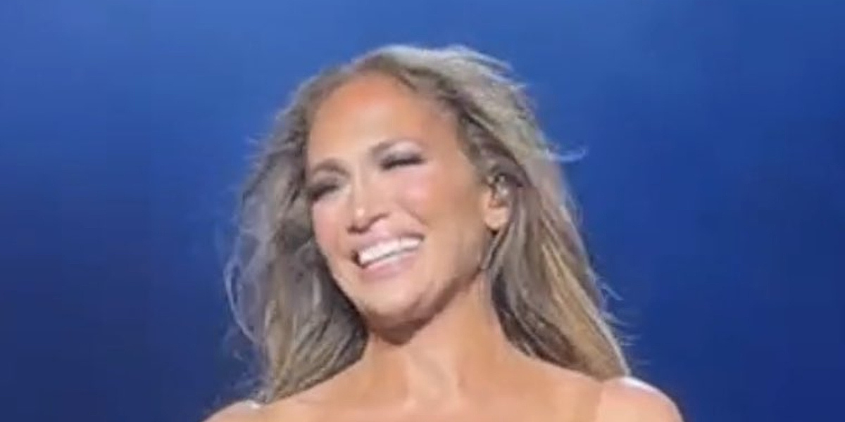 Jennifer Lopez u komadu riskantnog oblika umalo pokazala previše: Mini ...