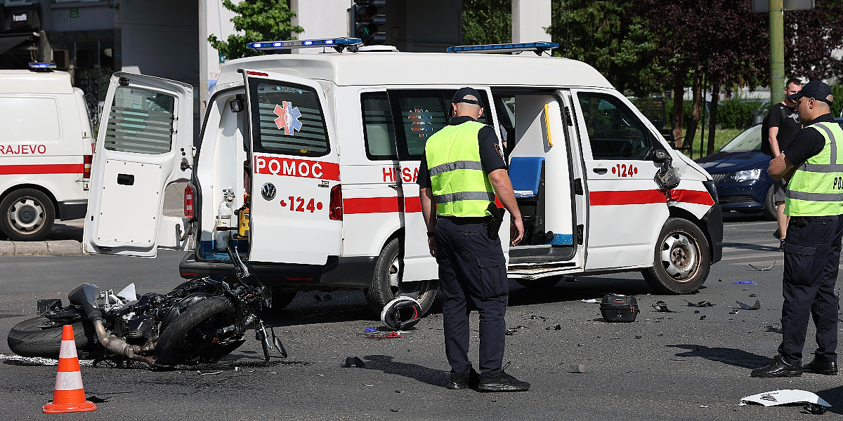 Zbog nesreće u Sarajevu priveden vozač Hitne pomoći, 30-godišnjakinja teško povrijeđena