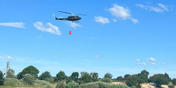 Helikopter OS BiH gasi požar u Grudama, očekuje se dolazak još jedne ...