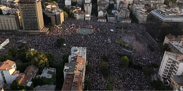 Rastu tenzije u Beogradu: Velike demonstracije i dalje traju, ultimatum ...