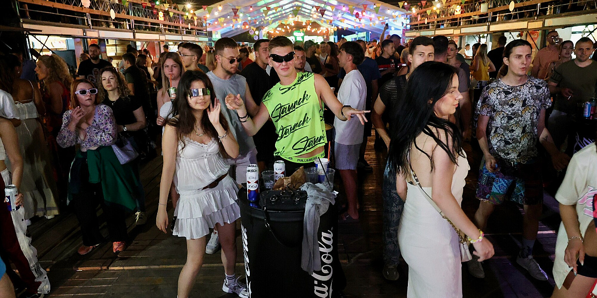 Nastavak zabave na Street Food Marketu uz zvuke tehno muzike: Nastupili DJ-evi Not Yet i Eela