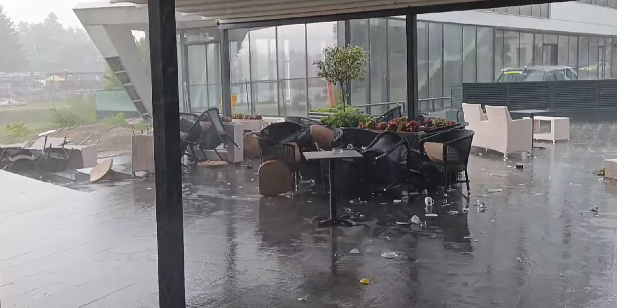 Jako nevrijeme pogodilo Bihać, vjetar nosio sve pred sobom