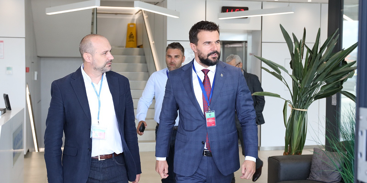 Nermin Muzur u posjeti Međunarodnom aerodromu Sarajevo: Fokus na ...