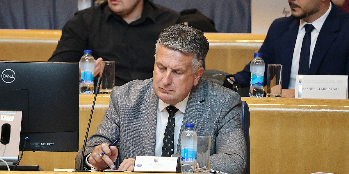 Džuvo izbjegavao odgovore: Vuković kaže da nije objasnio ni po čijem ...