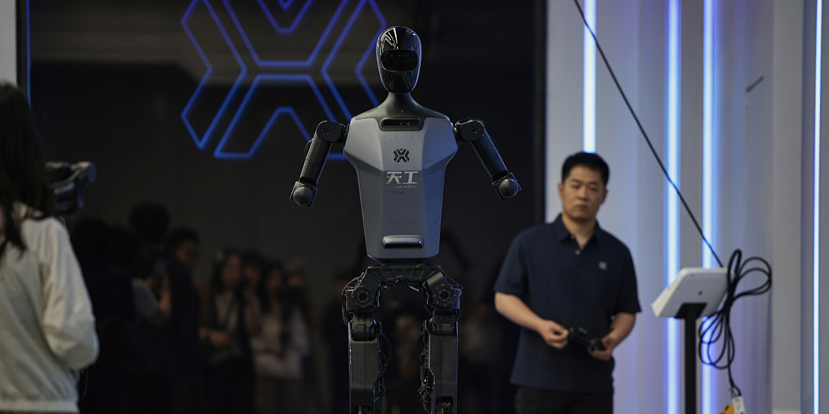 Humanoidni robot pobijedio na polumaratonu, a sada testira patike u Kini