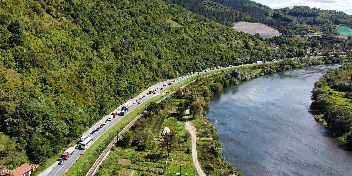 Kilometarske kolone na mjestu radova na M-17 kod Zenice, vozači u špici čekaju i po 30 minuta