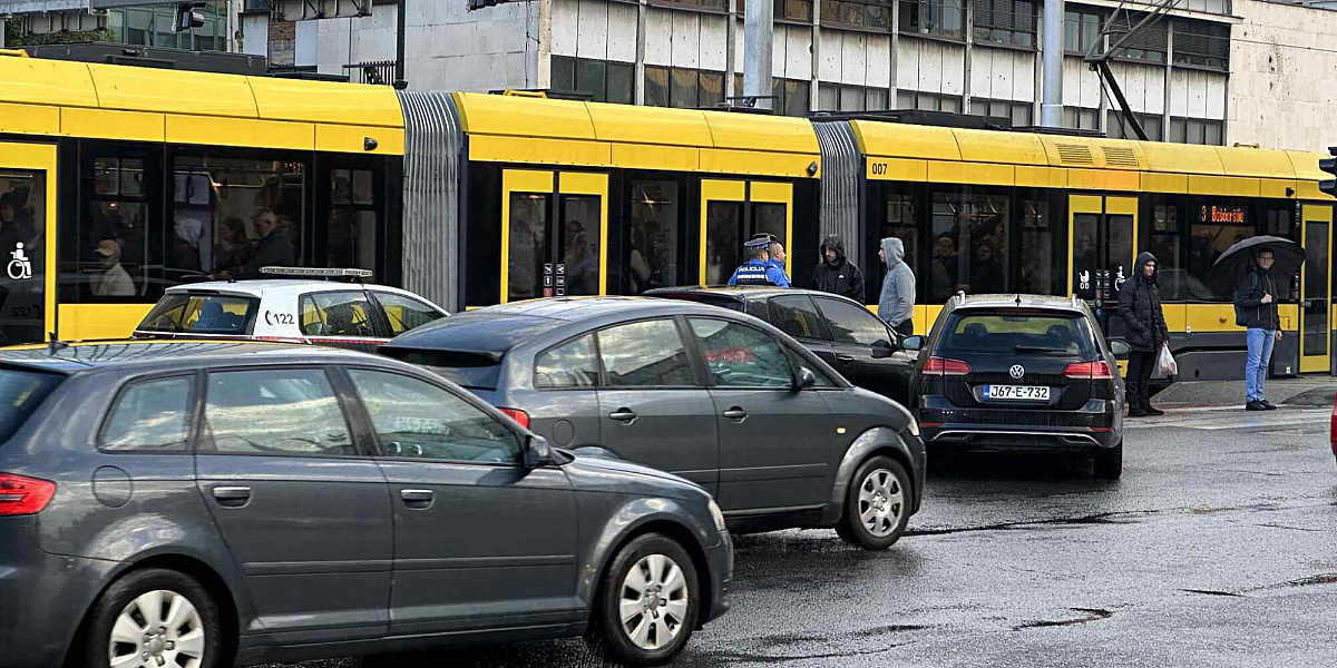 Sarajevo: Sudar dva vozila kod zgrade Elektroprivrede BiH, stvorene gužve u saobraćaju