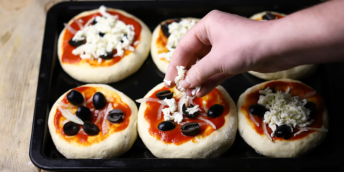 Pripremite najukusnije mini-pizze od nekoliko sastojaka: Gotove za samo ...