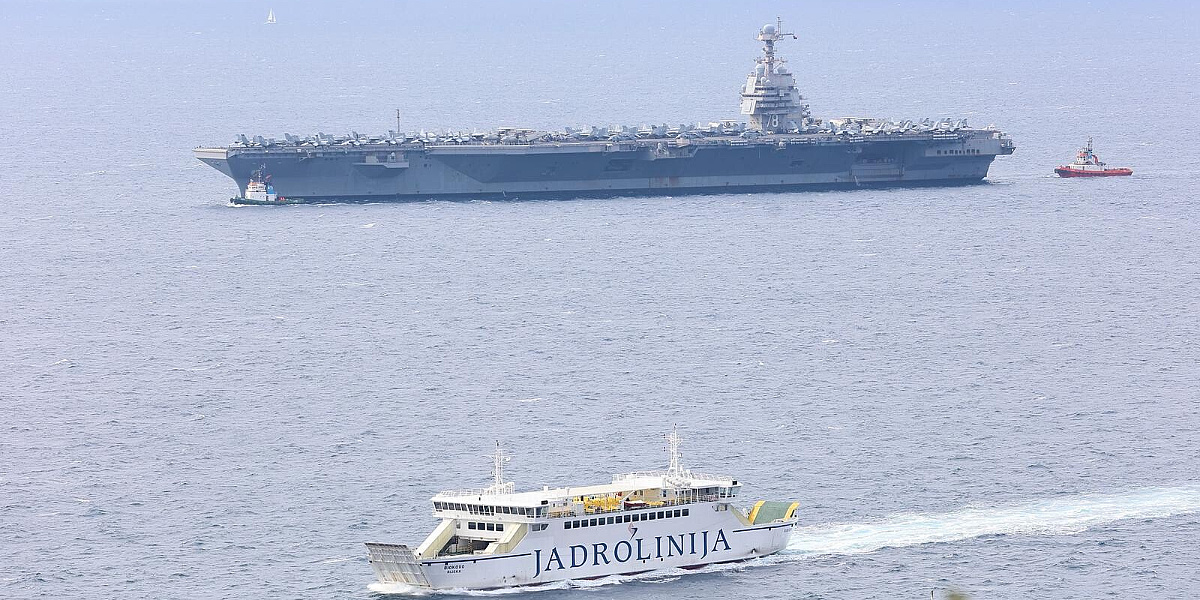 Najveći ratni brod na svijetu stigao u Split, može nositi čak 75 aviona