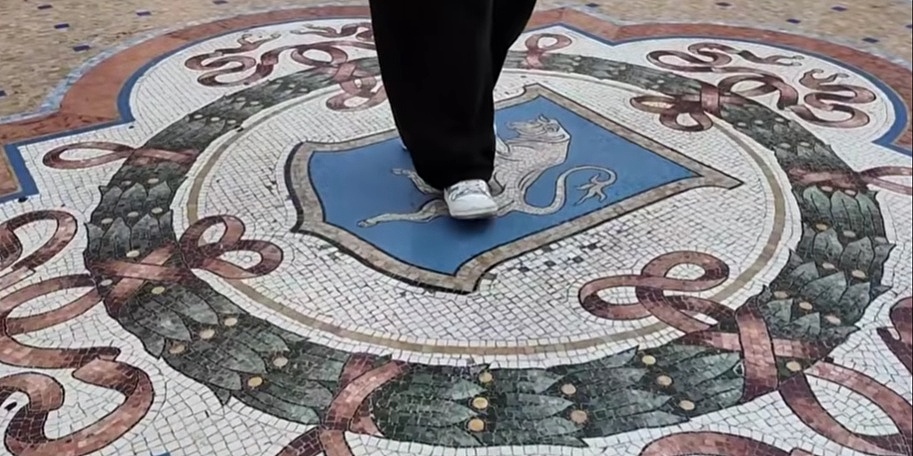 U Milanu obnavljaju bikove testise na mozaiku koji su turisti istrošili ...